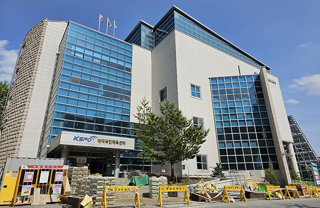 태백 국민체육센터 개보수 공사…7월 말 준공