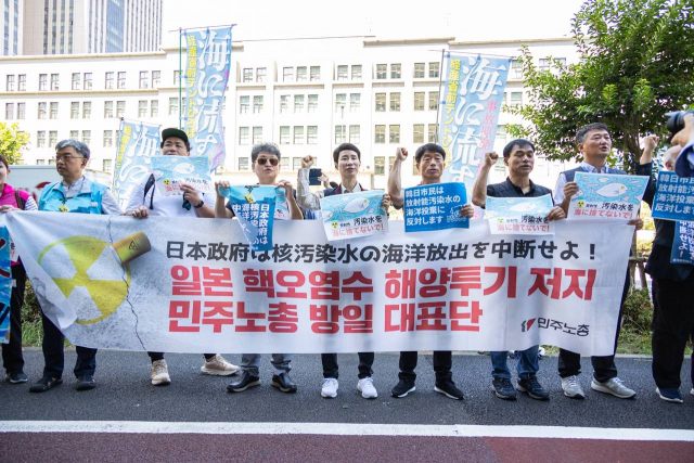 한일 시민단체 일본 총리관저 찾아 핵 오염수 방류 말아야 항의