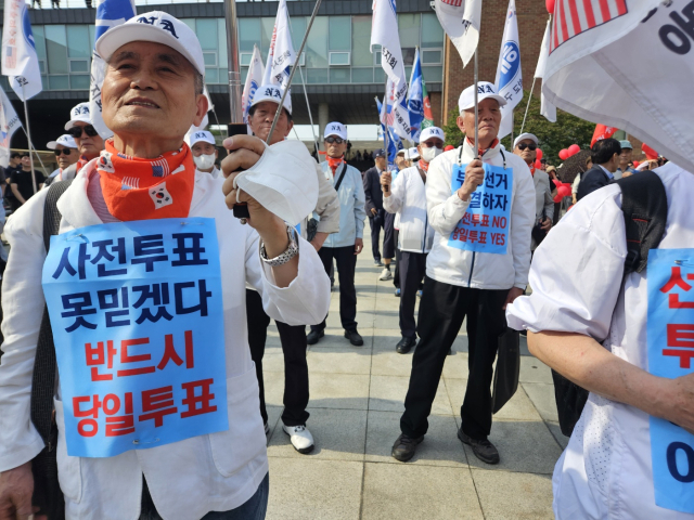 김문수 유세장에 나타난 부정선거 척결단…더 거칠어진 후보 입